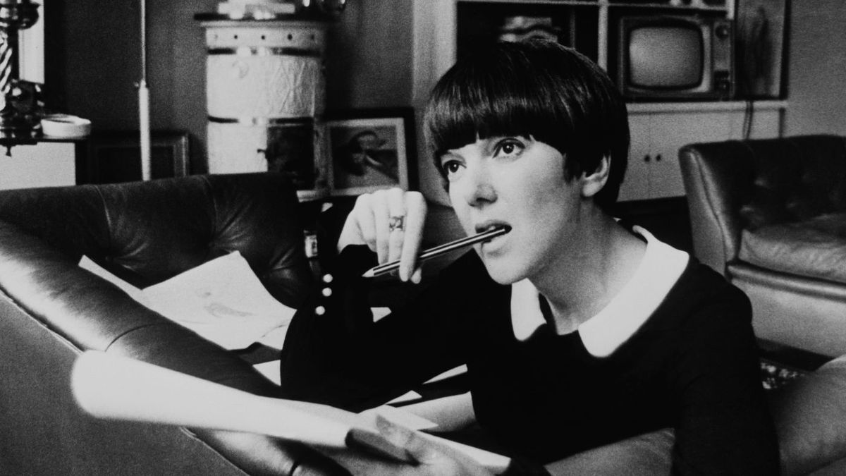 Mary Quant obituary: pioneering designer who created the 1960s look ...