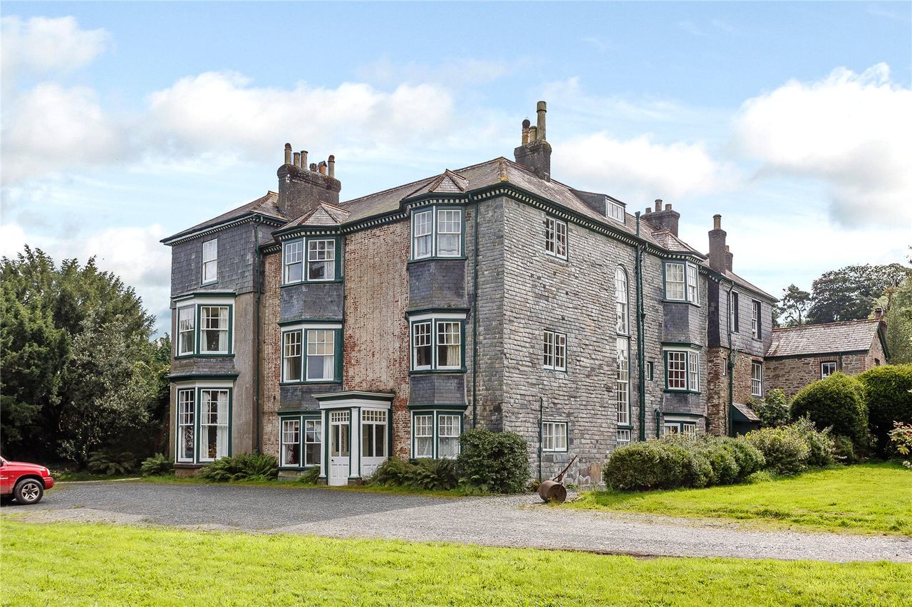 A magnificent ten-bedroom country house in Devon for sale at a ...