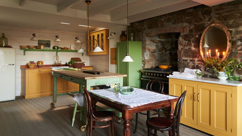 15 farmhouse kitchen ideas for a practical yet beautiful cooking space ...