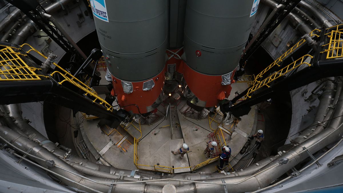 In Photos: Soyuz Rocket Launches Russia's Meteor M2-2 Weather Satellite ...