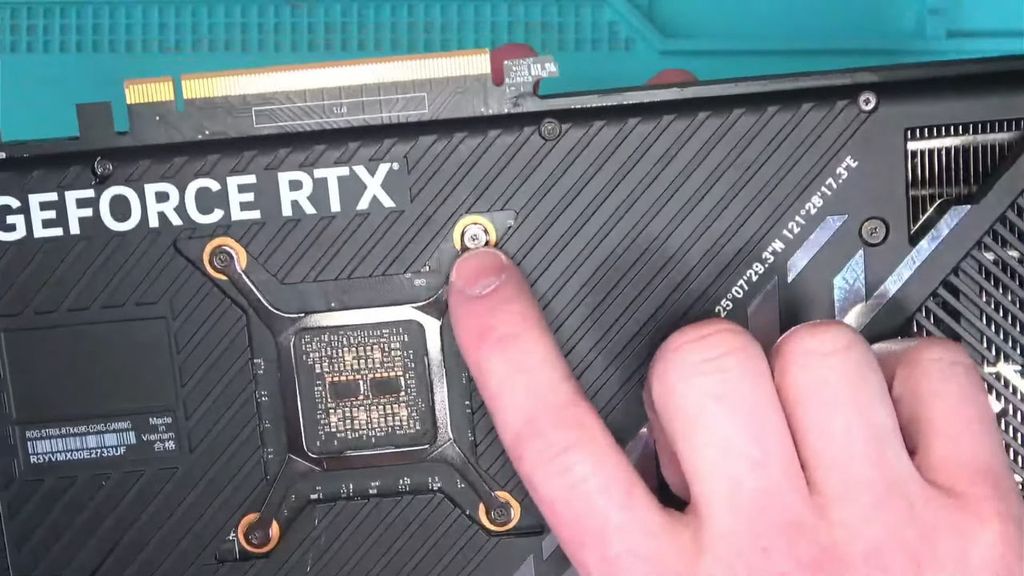 Amazon sold a fake RTX 4090 FrankenGPU cobbled together using a 4080 ...