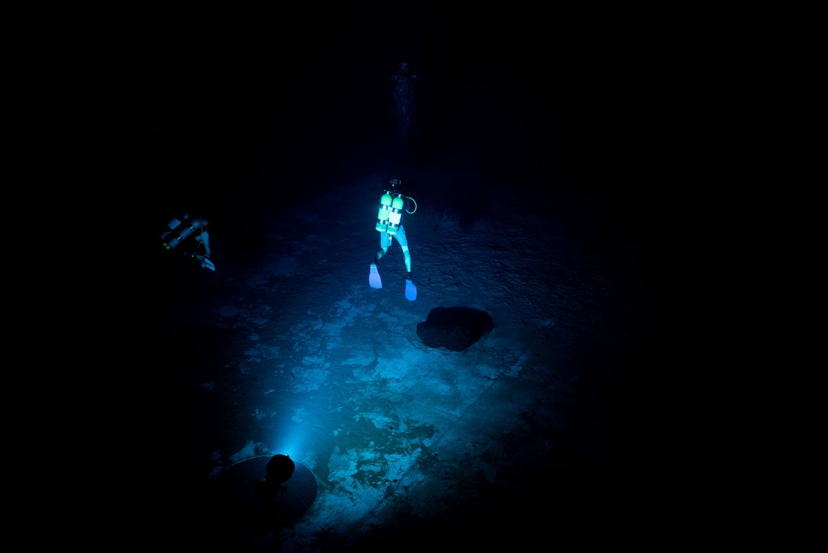 Underwater spacewalks recreate the 'moon' in a giant pool (photos) | Space