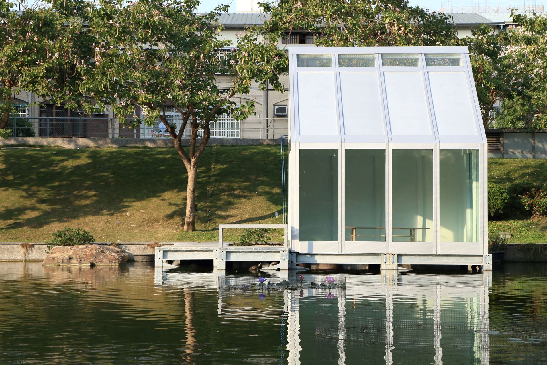 Could water-filled glass be the answer to cooling our homes? | Homebuilding