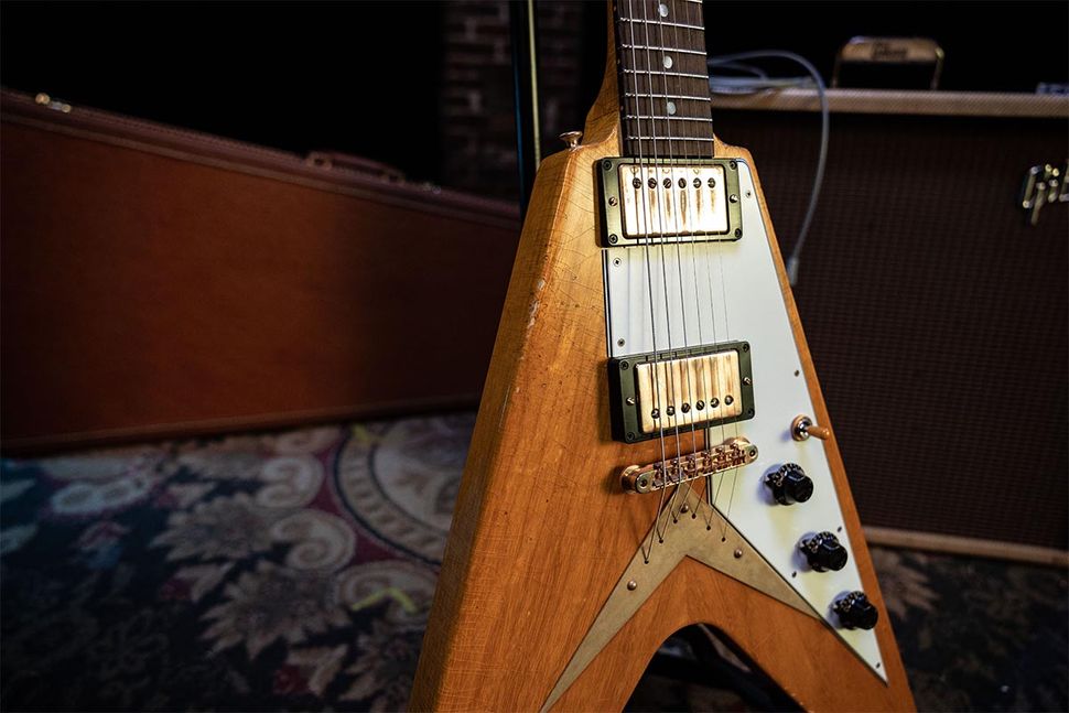 See Gibson's stunning 1958 Flying V and Explorer guitars in action ...