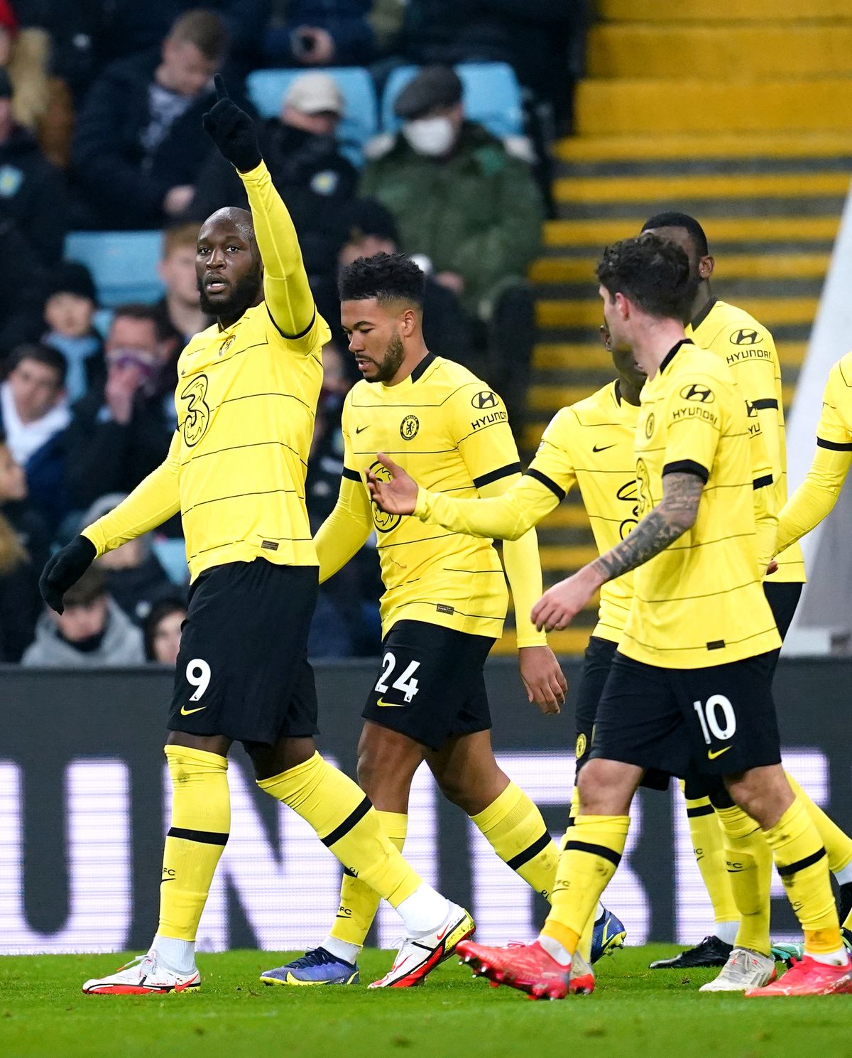 Chelsea confirm Ben Chilwell needs knee ligament surgery | FourFourTwo