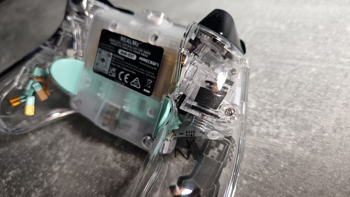 First look at the PDP REALMz wireless Minecraft Xbox controller ...