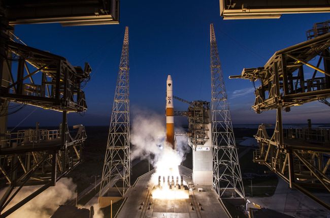 Launch Photos: Air Force GPS Satellite Soars into Orbit | Space