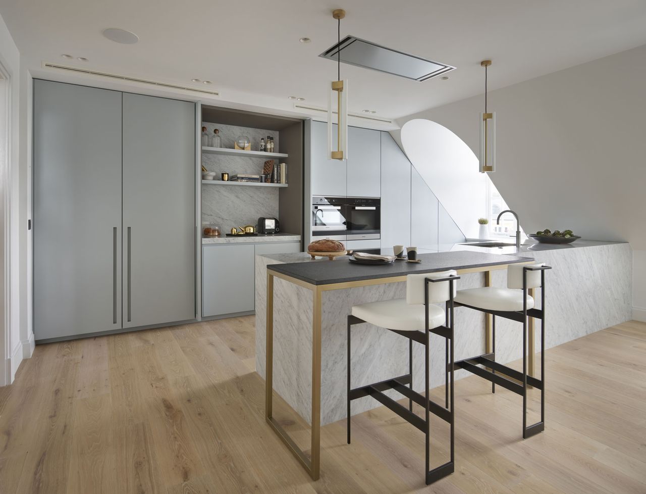 Kitchen island seating ideas: 15 ways to create comfort and style ...