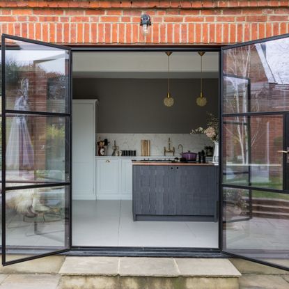 From awkward kitchen layout to an open space to cook and entertain ...