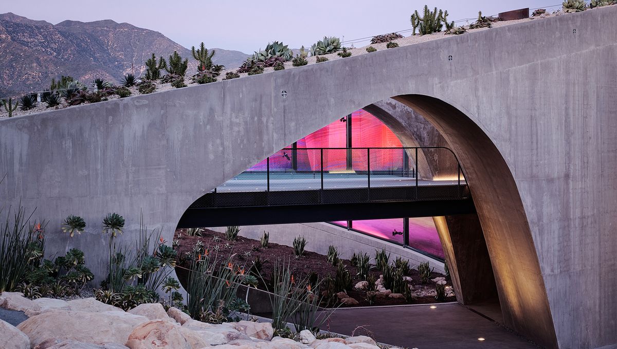 Tour Hill House Montecito, a flowing private home | Wallpaper