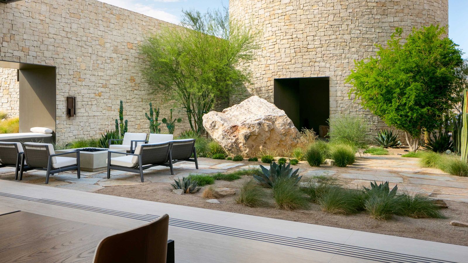 What is decomposed granite? The pea gravel alternative landscapers love ...