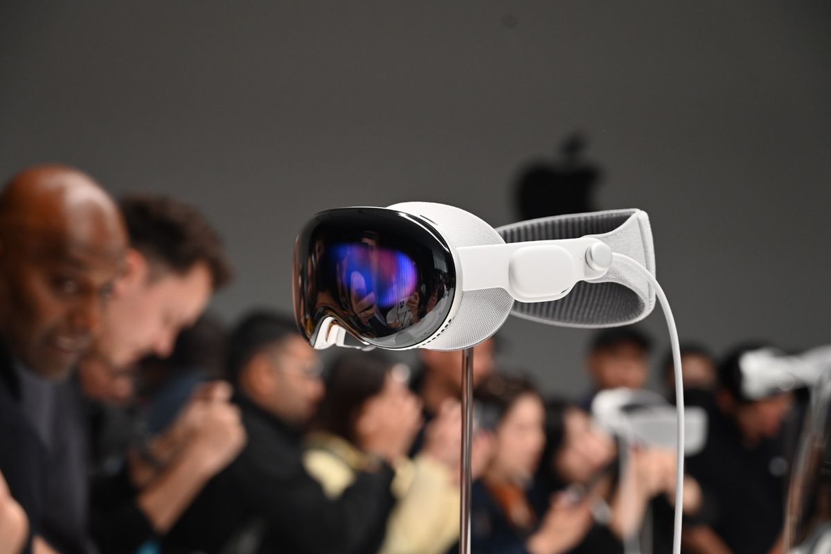 We asked 5 VR experts: Will the Apple Vision Pro be a success or a flop ...
