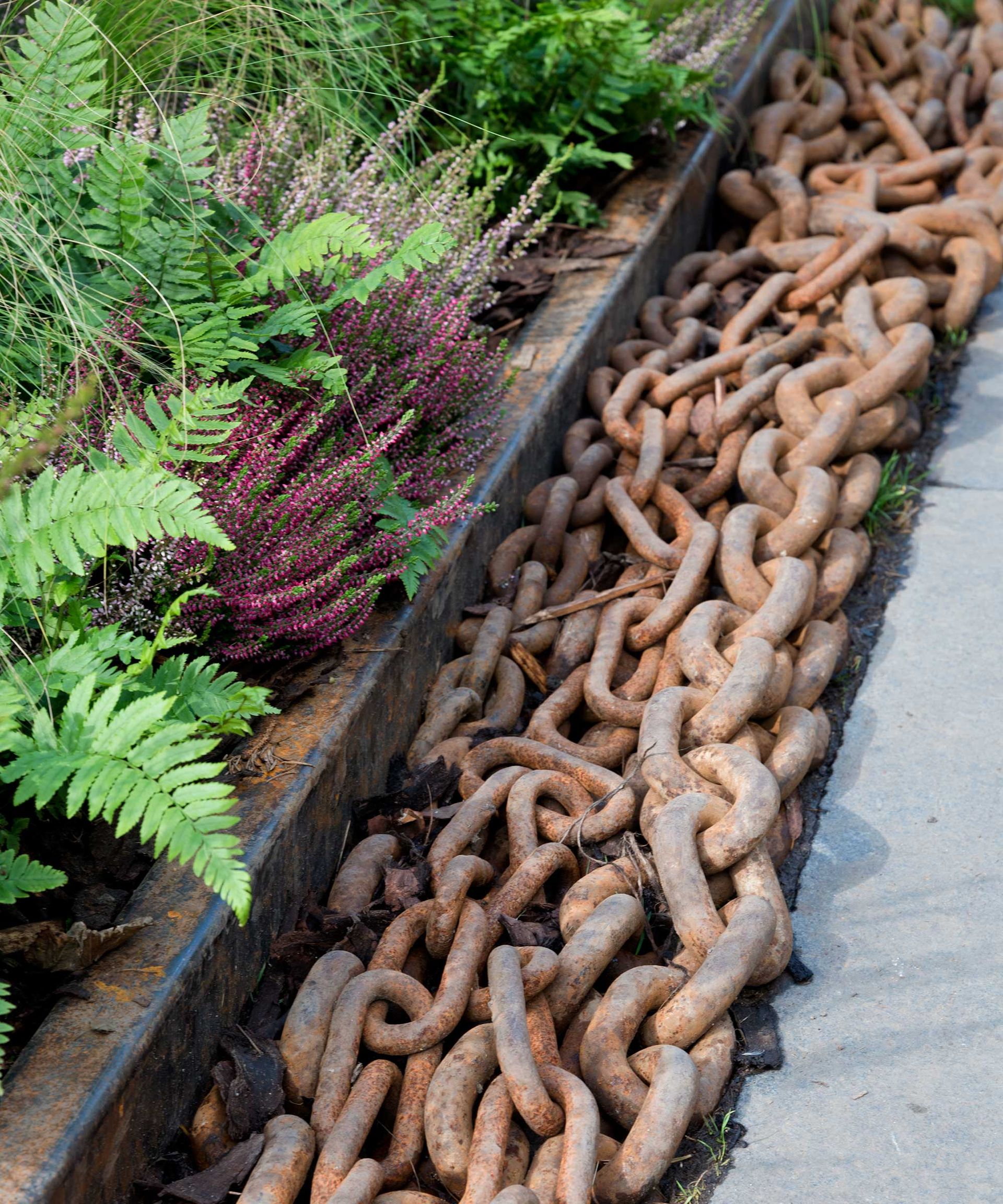 Cheap garden edging ideas: 10 budget-friendly looks | Gardeningetc