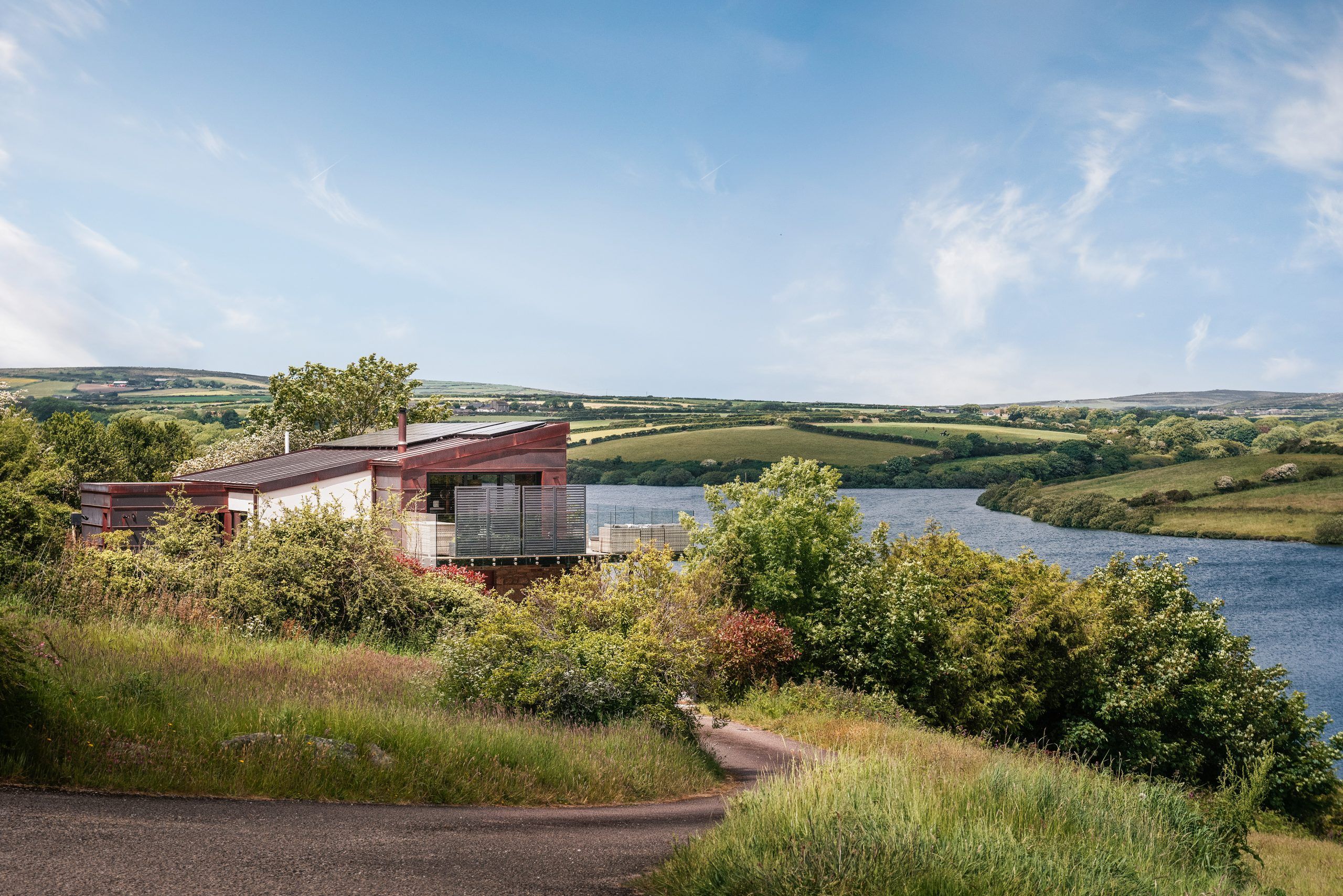 A striking contemporary house set in perfect solitude by the waterside ...