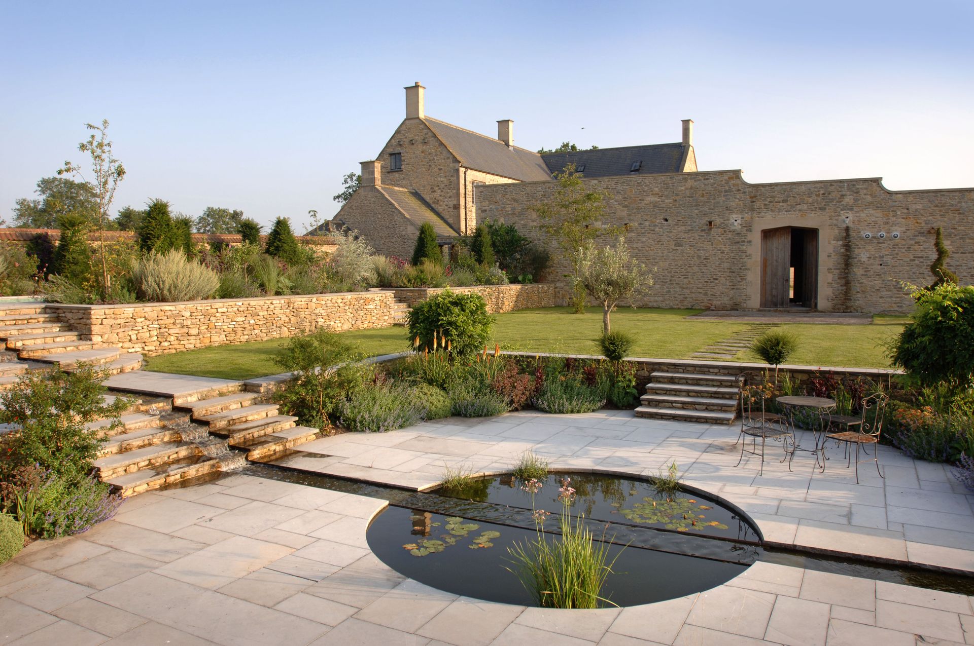 Circular patio ideas: 10 ways to take your patio design to the next ...