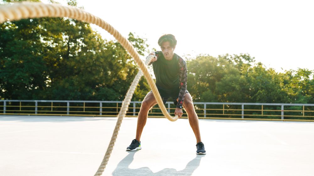 Work Up A Serious Sweat In 20 Minutes With This Battle Ropes Session ...