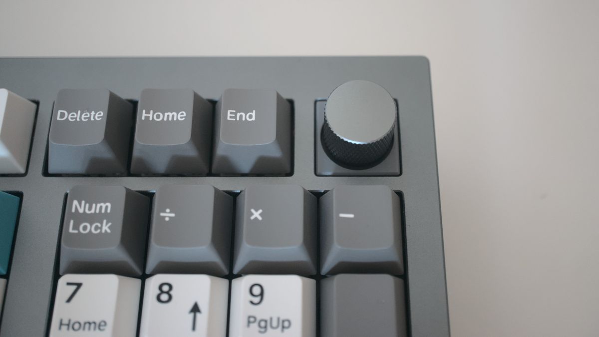 Keychron Q5 review: Easily customize this full-size behemoth mechanical ...