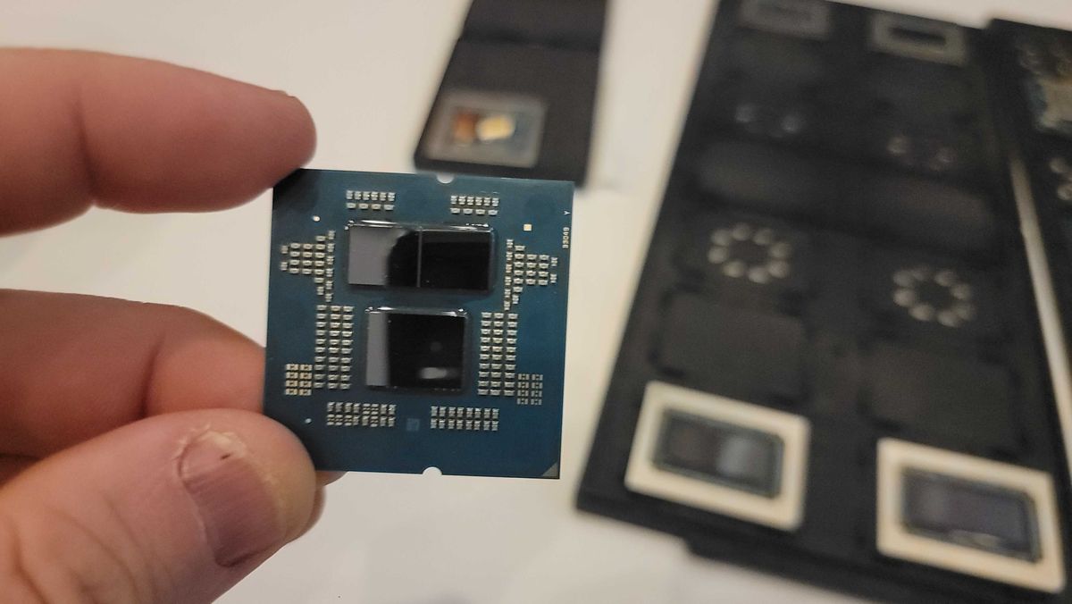 Here's all the silicon AMD launched at CES 2025 - family die photos of Strix Halo, Krackan Point ...