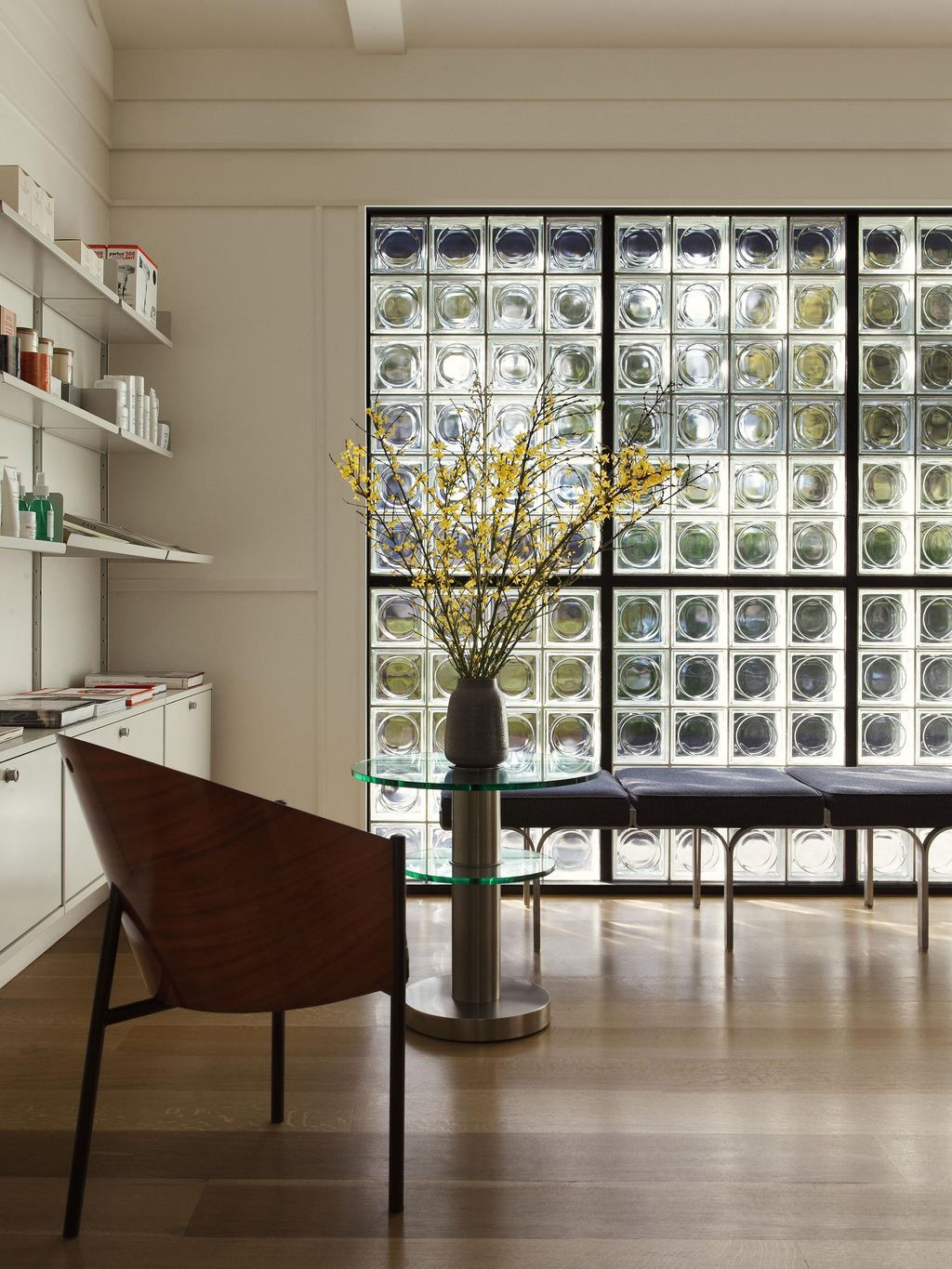 The 1980s glass brick design trend is big for 2023 | Livingetc