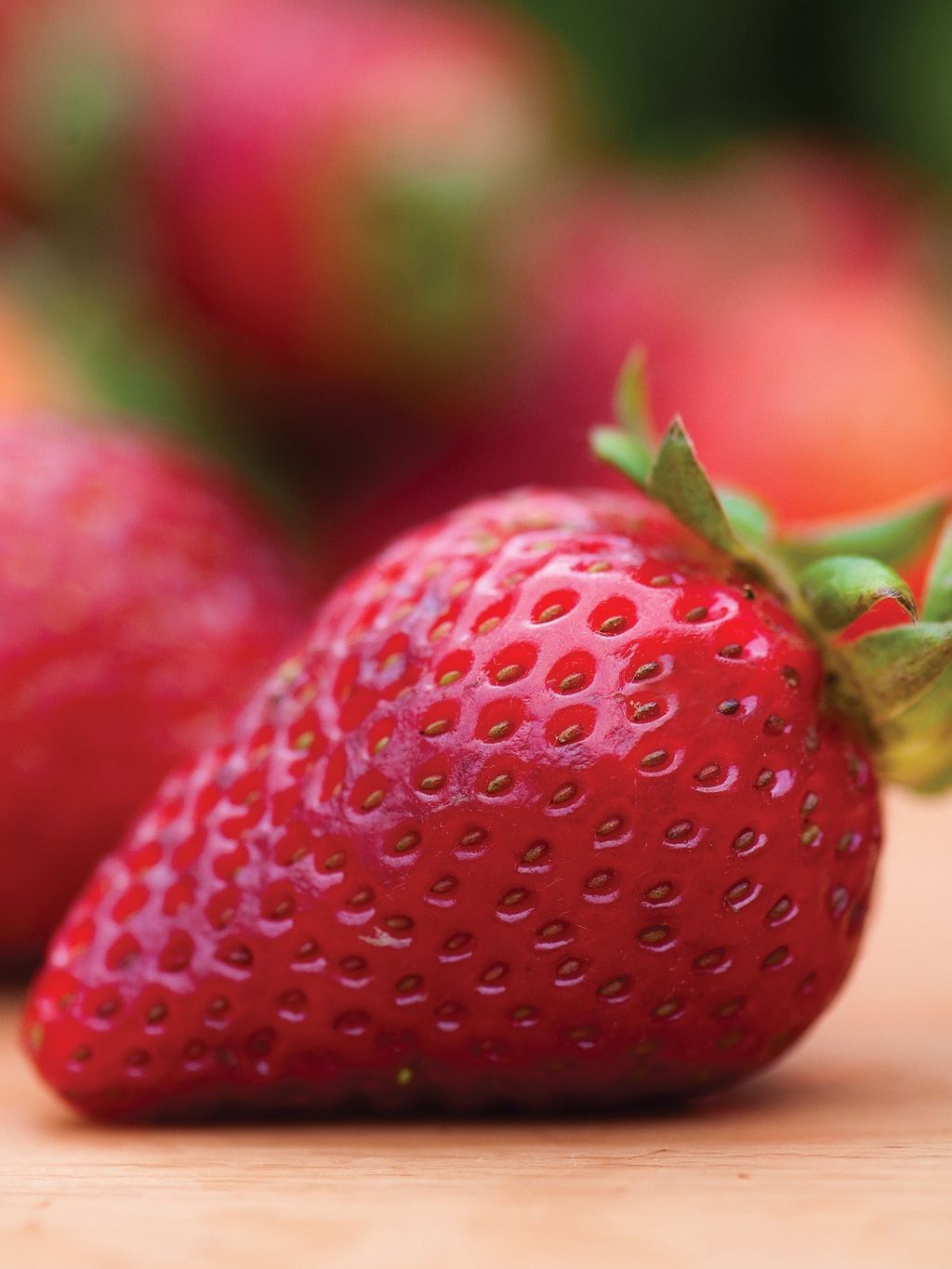 How to grow bigger strawberries: expert tips for big fruits | Homes and ...