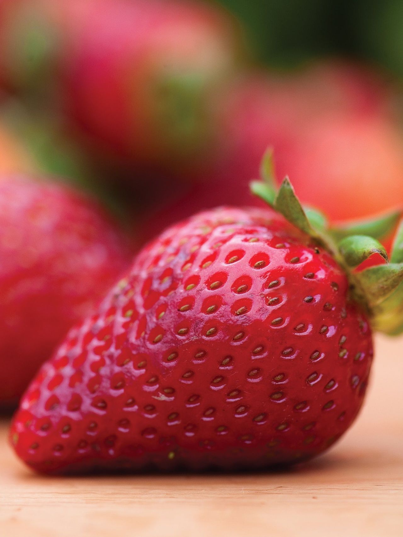 How to grow bigger strawberries: expert tips for big fruits | Homes and ...