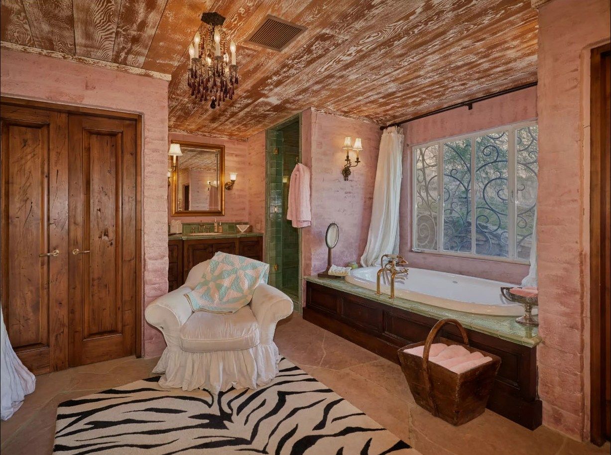 Suzanne Somers' house - tour her Palm Springs compound | Homes and Gardens