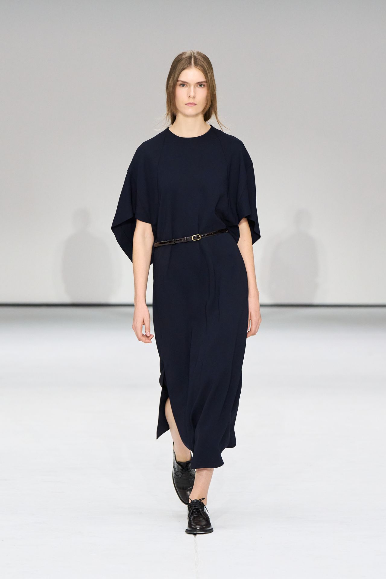 All the Details From COS's Fall/Winter 2025 Runway Collection | Who ...