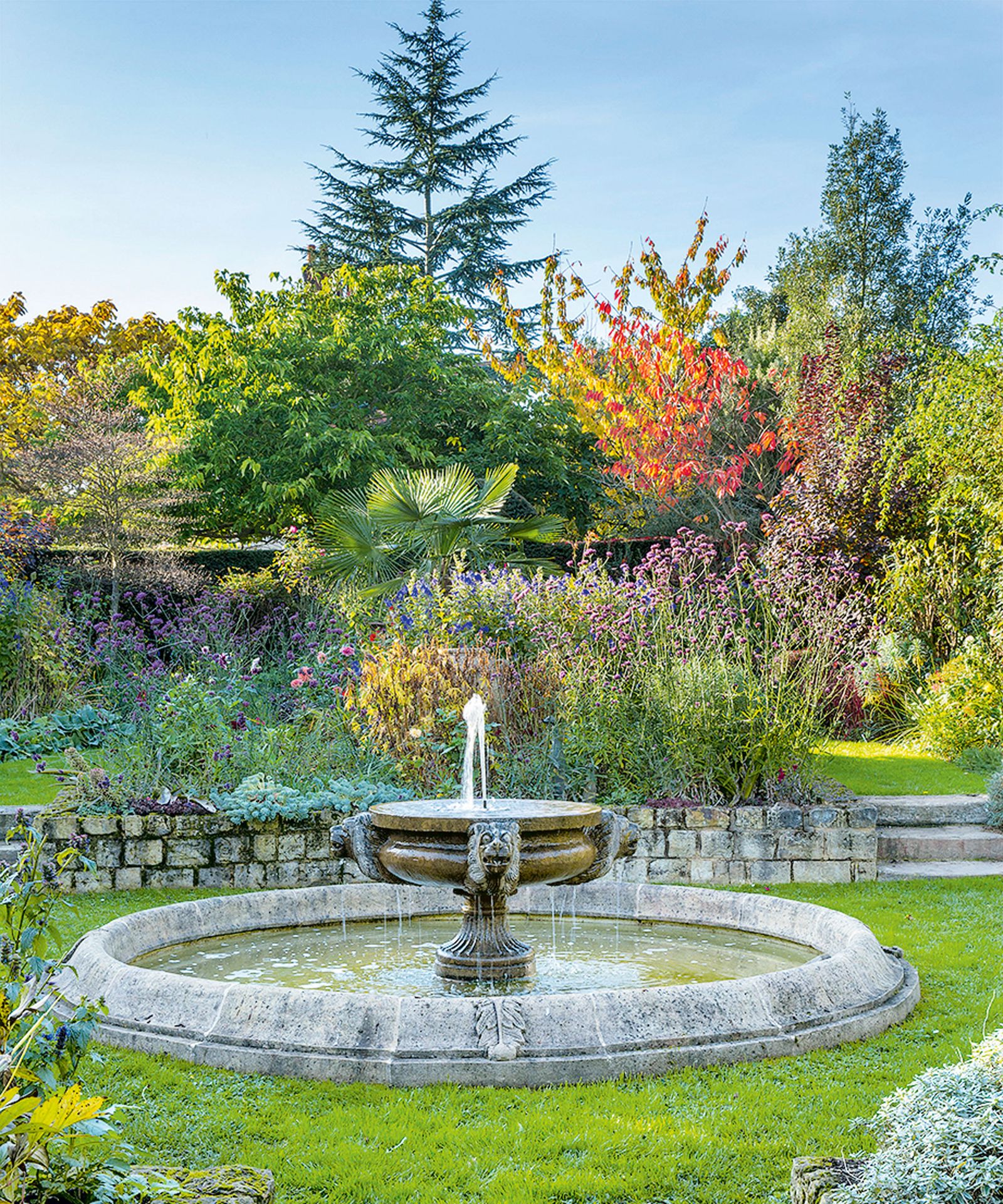 Garden fountain ideas: 10 decorative garden fountains | Homes and Gardens