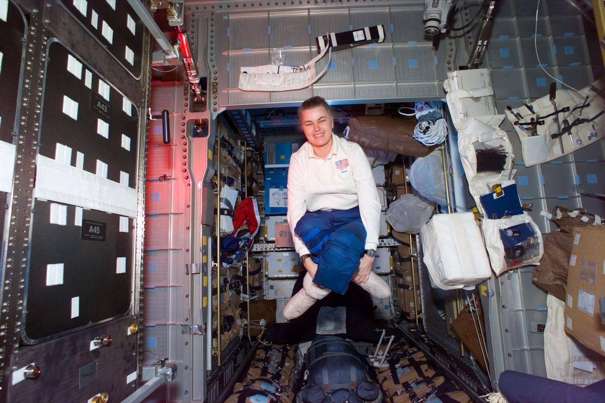 True stories of NASA's 1st women astronauts in new book 'The Six' | Space