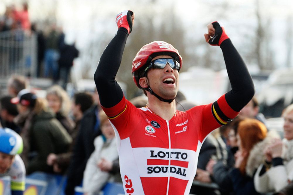 Jens Debusschere wins Dwars door Vlaanderen in photo finish | Cycling ...