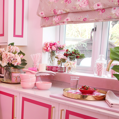 Inside Billie Faiers' bright pink kitchen - do you love it or hate it ...