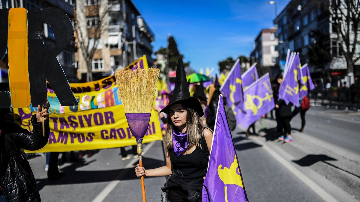 How Anti-Trump "Resistance Witches" Are Taking Down the Patriarchy ...