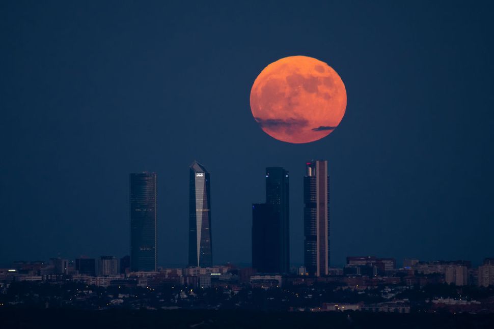 June's Strawberry Moon rises tonight. Here's what to expect from the ...