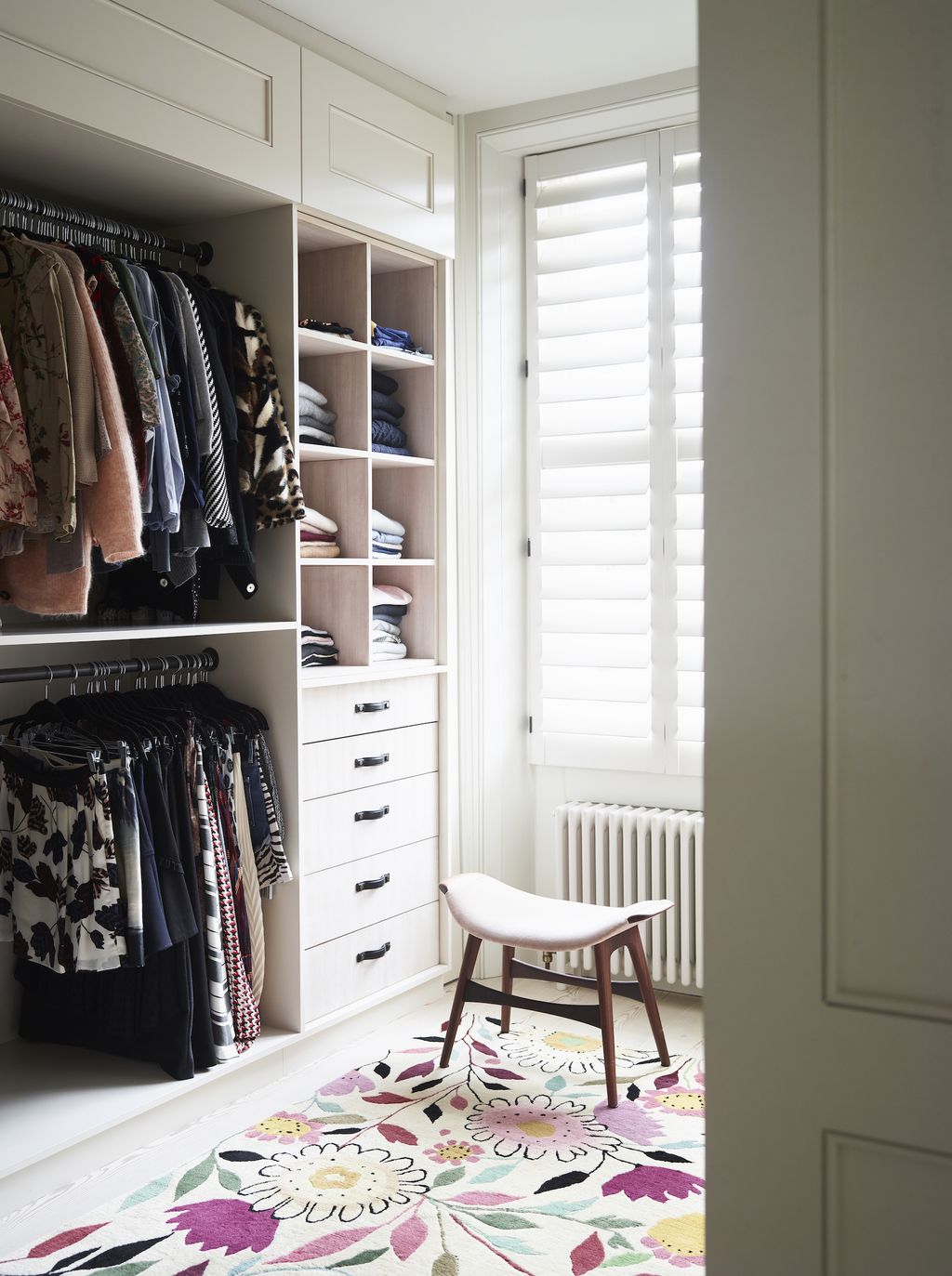 10 rules for decluttering clothes: set by expert home organizers ...