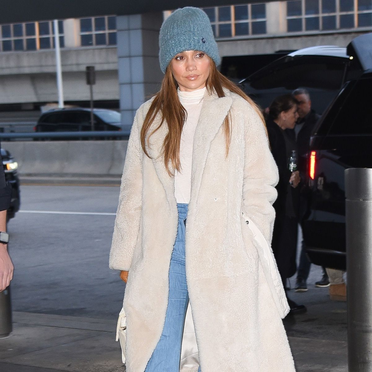 J.Lo Just Wore Comfortable Jeans to JFK Airport in NYC | Who What Wear