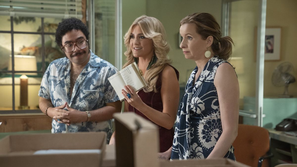 Minx season 1 episode 3 review: Minx faces a new opponent | What to Watch