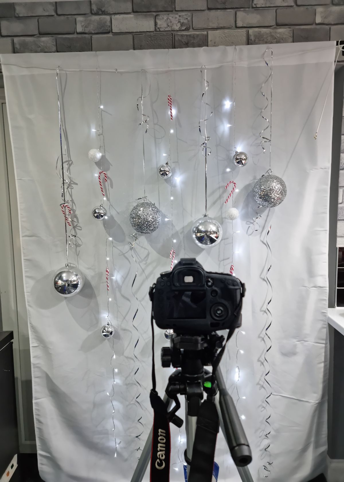 How to create a DIY Christmas photo studio setup from home | Digital ...