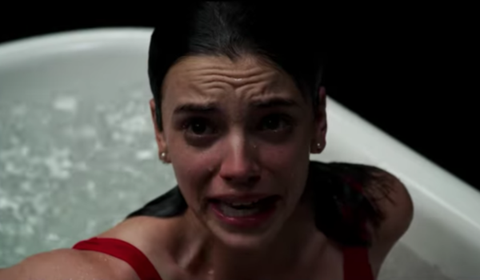 Stranger Things Star Explains The 'Terrifying' Season 3 Bathtub ...