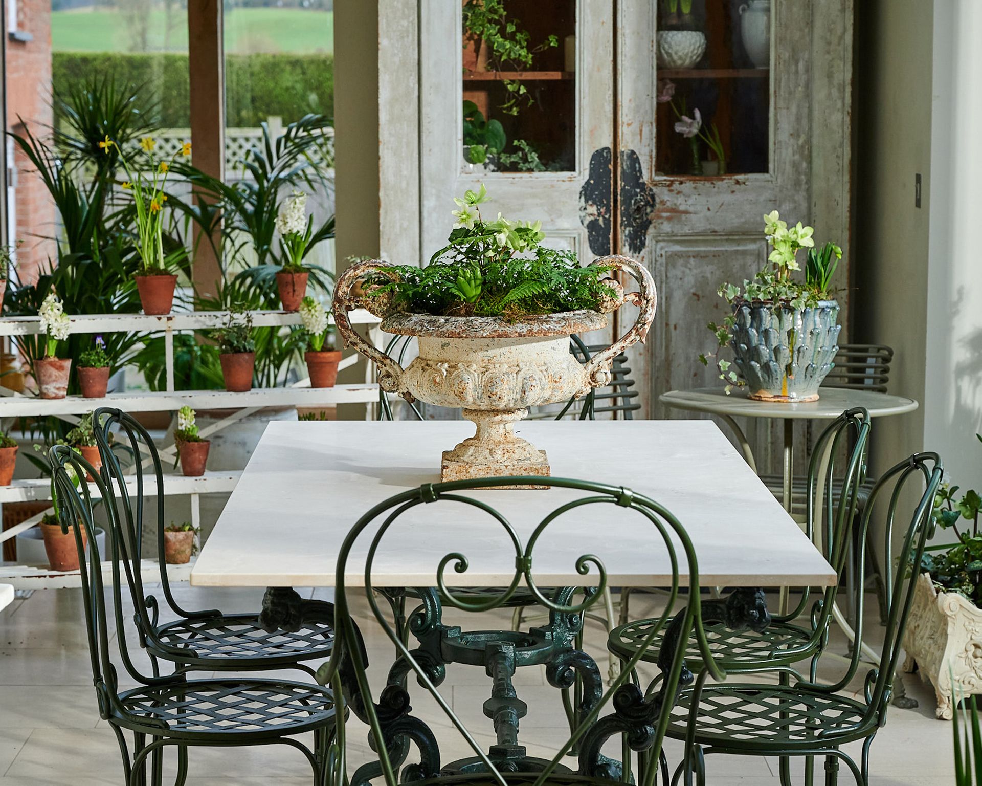 Outdoor marble tables are trending - 2022's must-have material ...