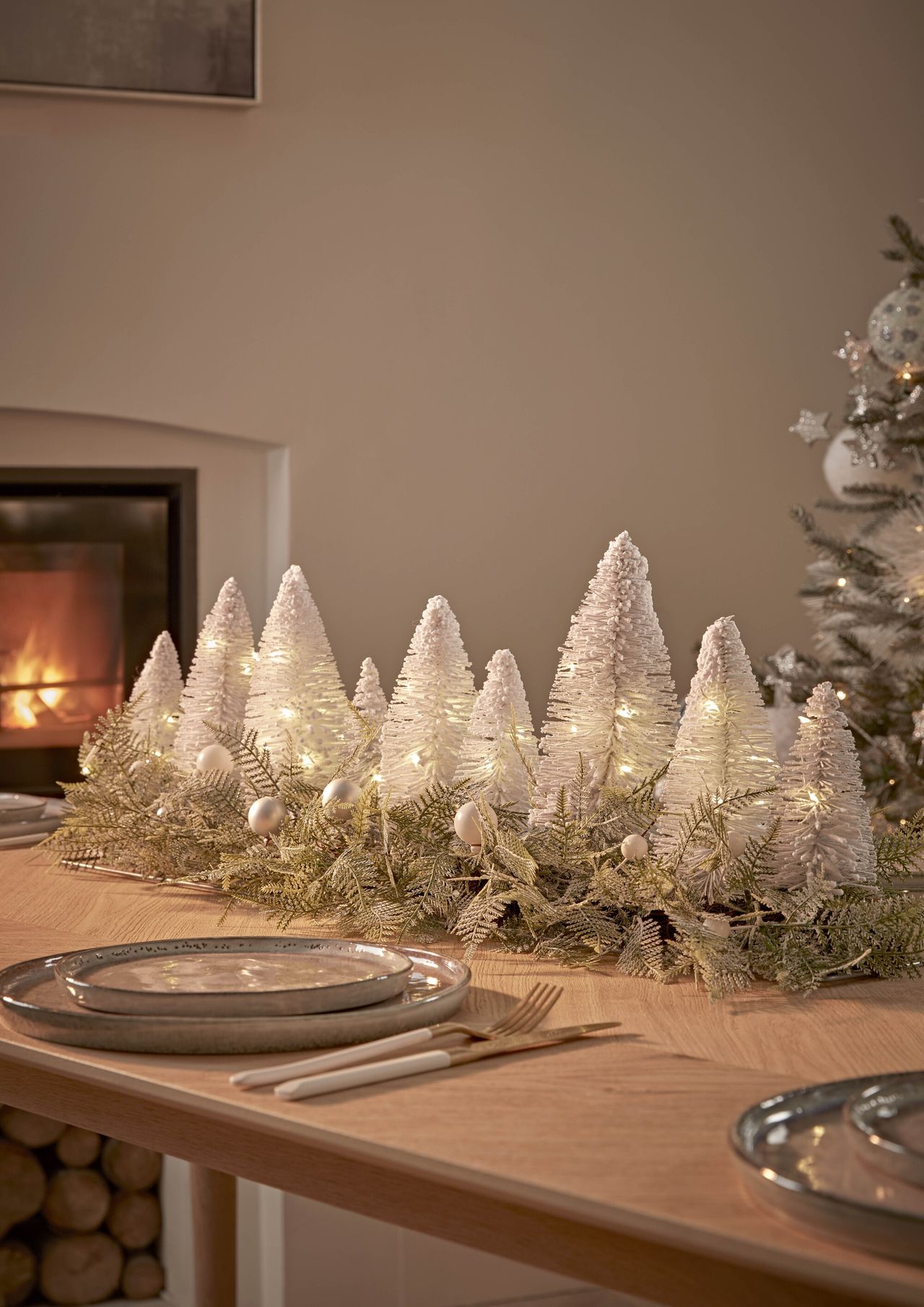 White Christmas tree ideas – this year's festive trend | Livingetc