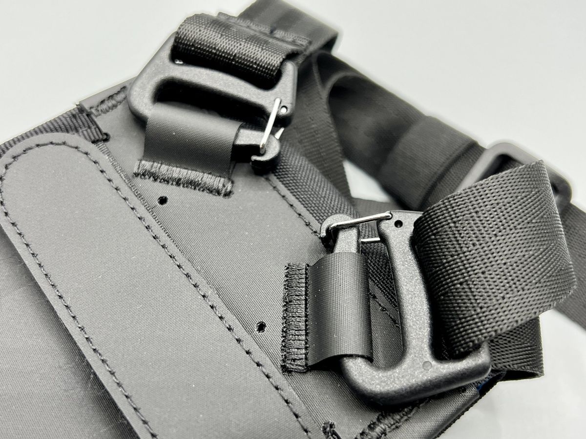 ALPAKA Modular Phone Sling review: Carry just the essentials, including ...