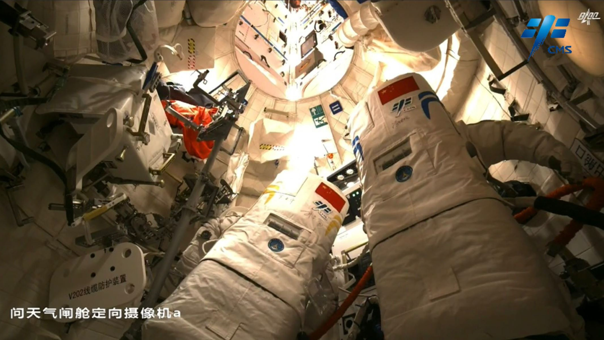 China's Shenzhou 14 crew performs 1st spacewalk from new module | Space