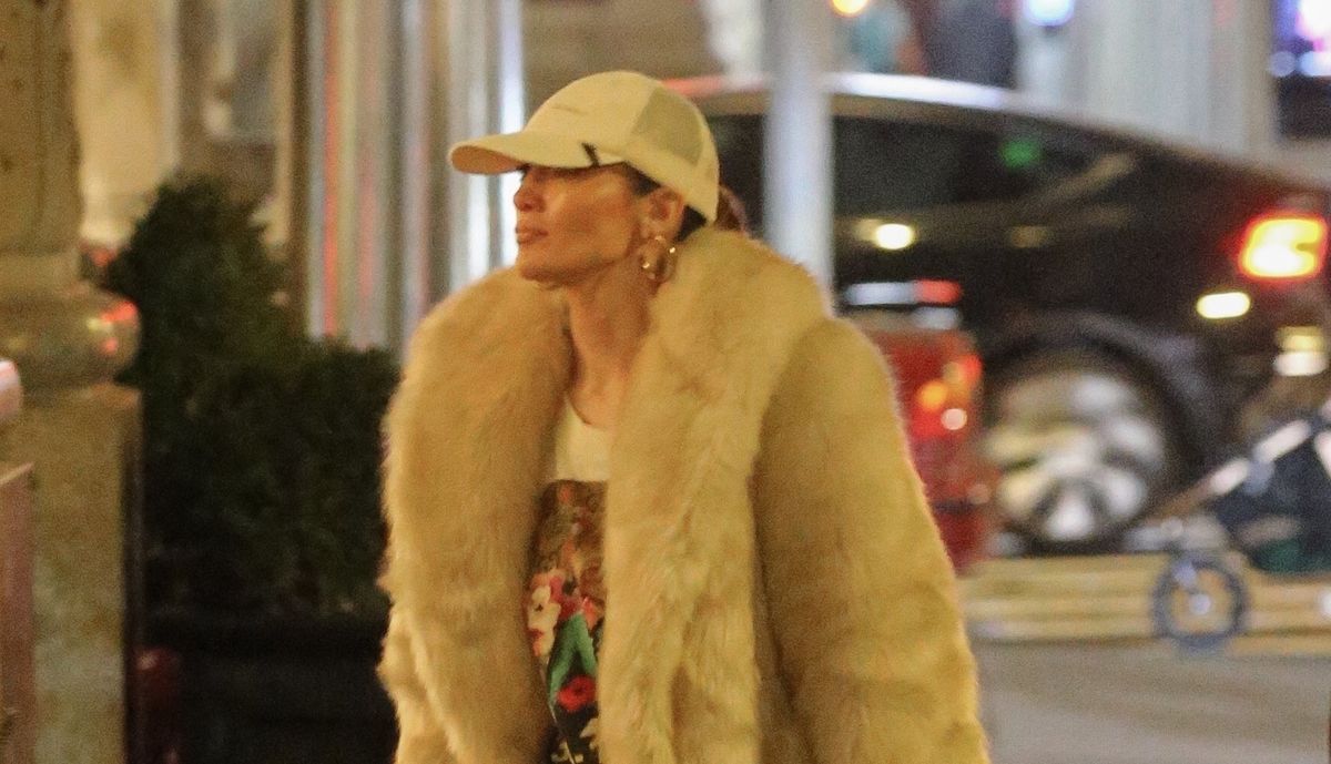 Jennifer Lopez Wore a Fur Coat With a Designer Duffle Bag in New York ...