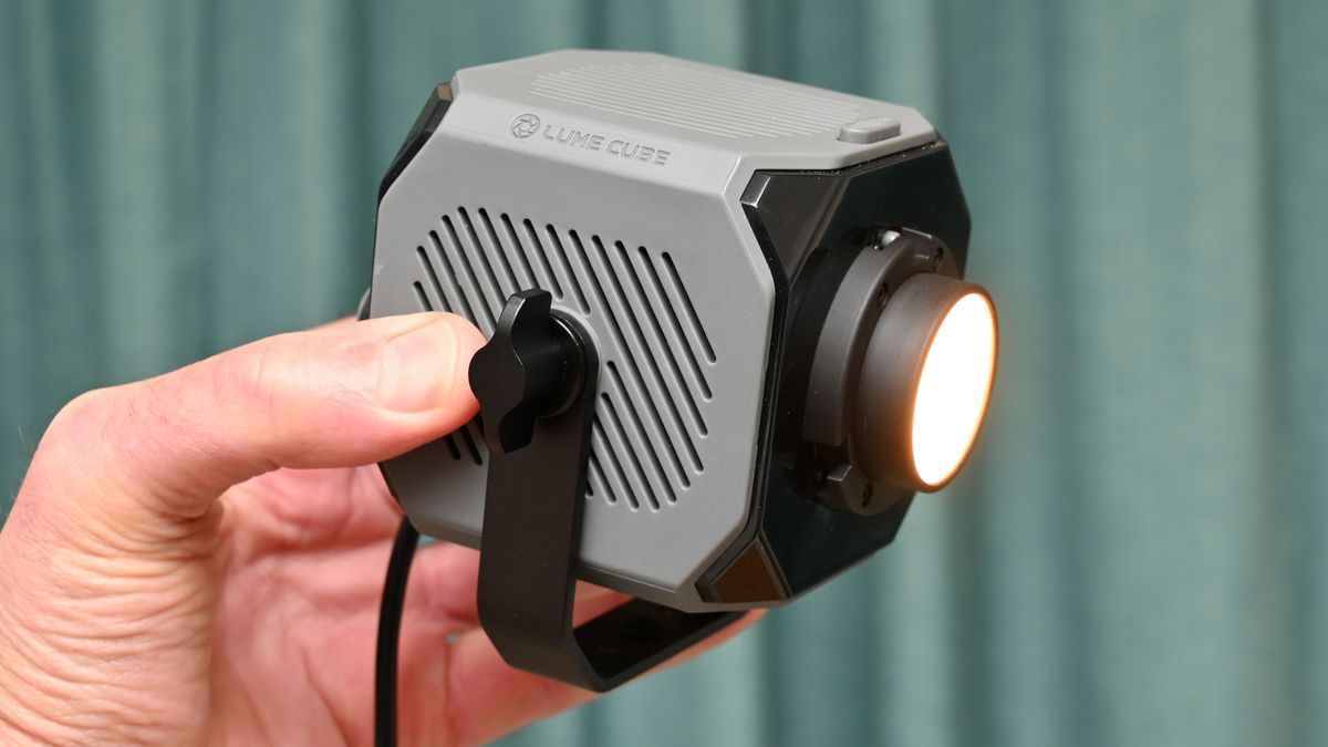 Lume Cube XL review: app-Controlled 60W RGB Mini COB LED Light ...