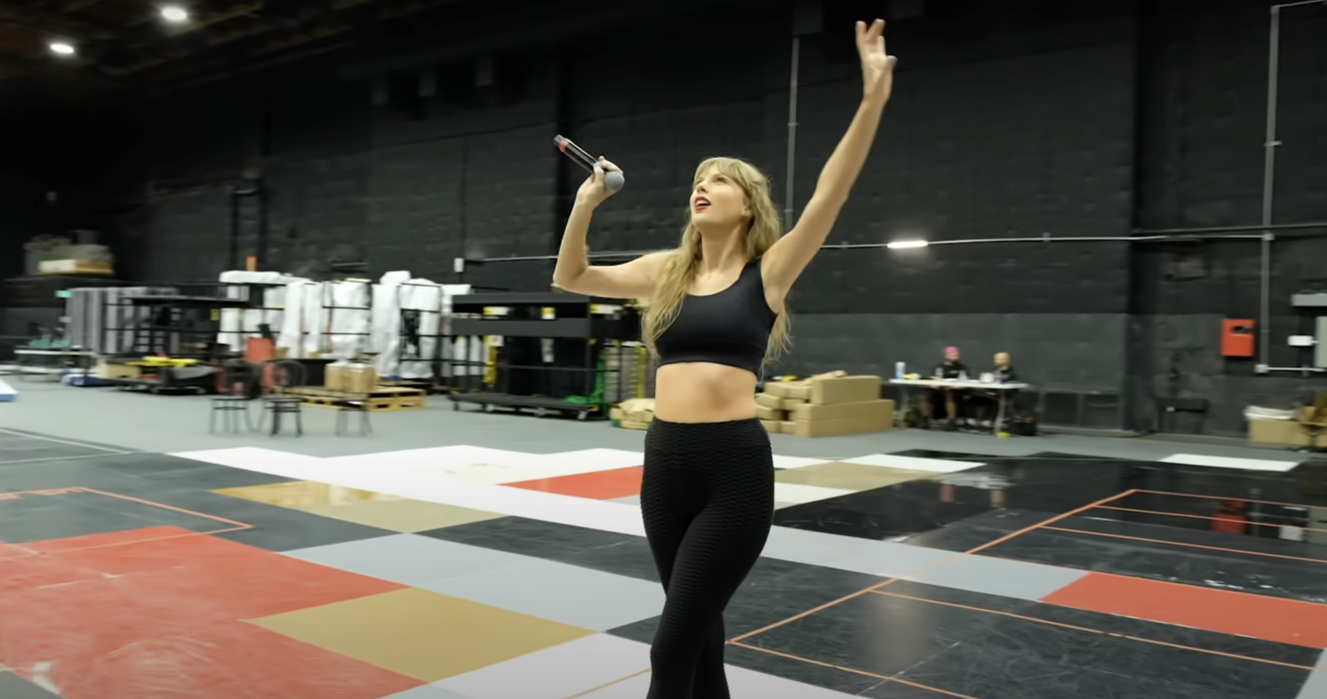 Taylor Swift Revives the Viral "Butt Leggings" Trend in New Music Video ...