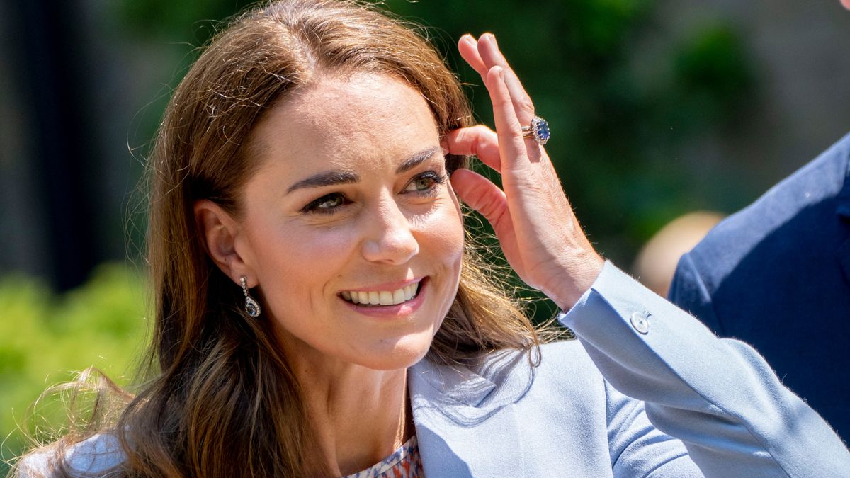 Kate Middleton wears camo military uniform in incredible new snaps ...