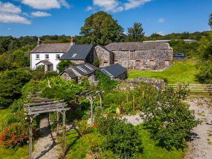 A delightful Dartmoor farmhouse ripe for a revamp — and huge potential ...