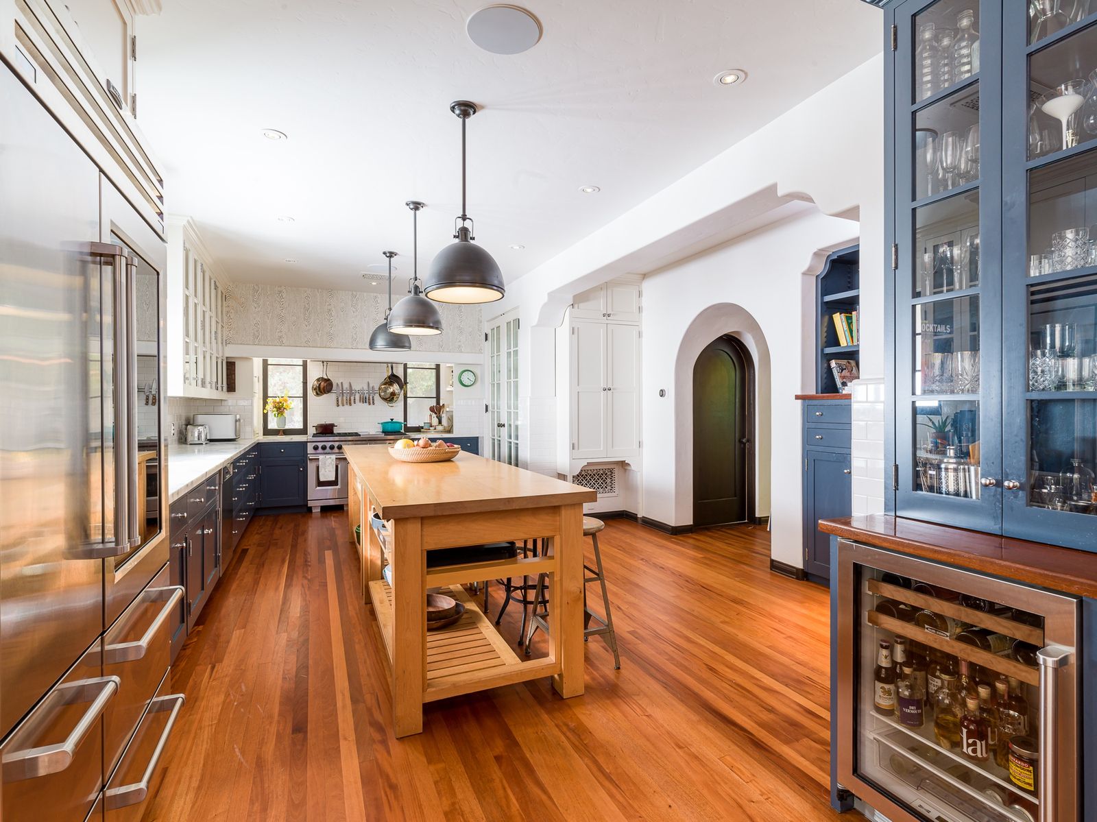 Jesse Tyler Ferguson house: Modern Family star sells to DiCaprio ...