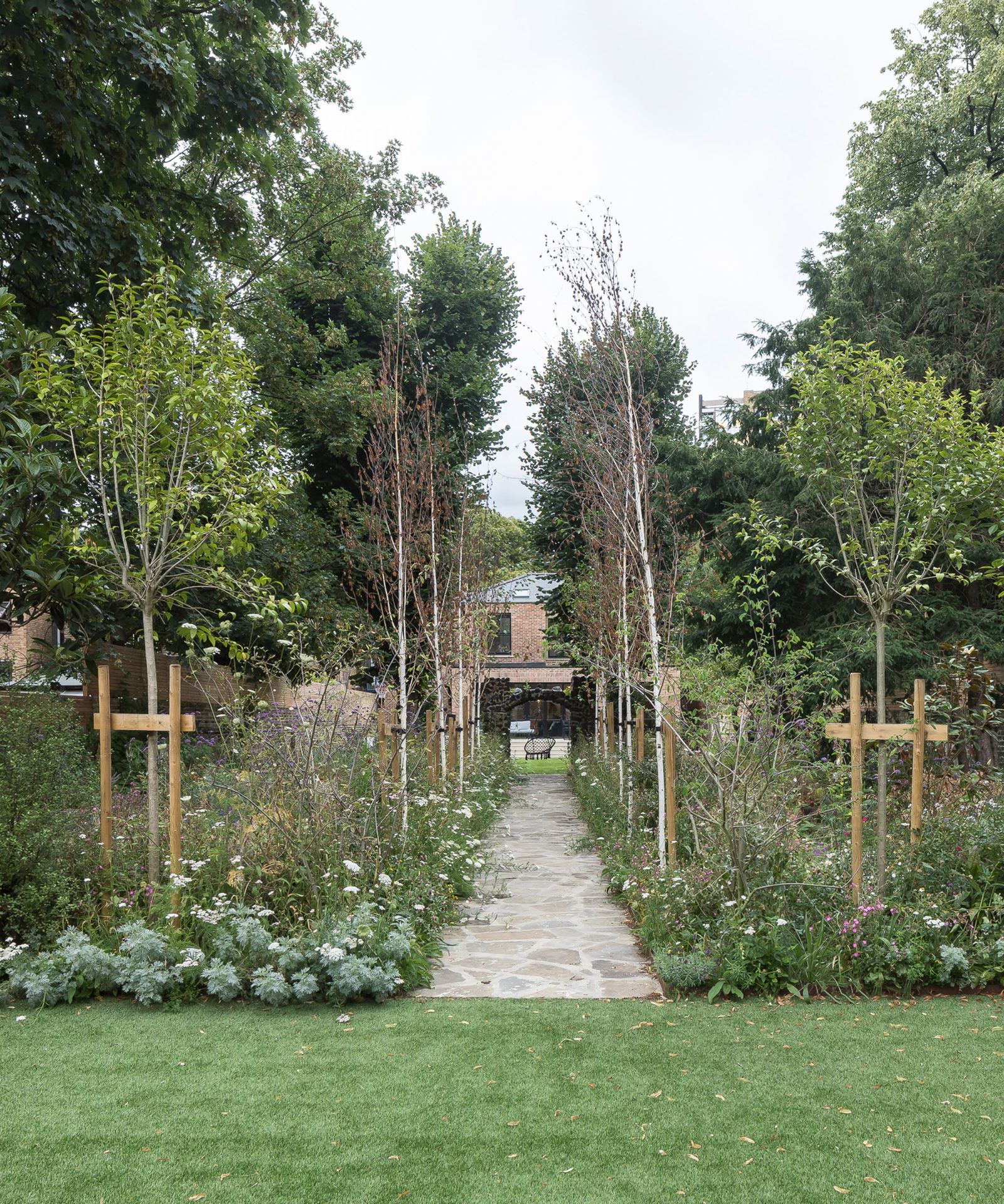 Flagstone walkway ideas: 11 ways to use stone pavers | Gardeningetc