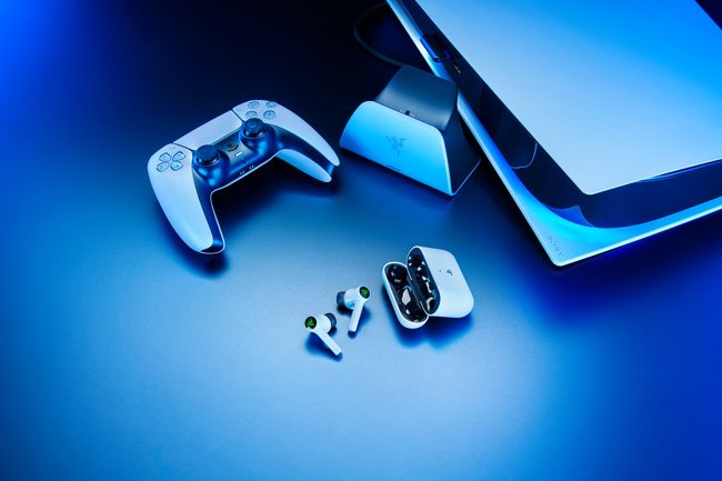 Razer Hammerhead Hyperspeed Gaming Earbuds Strike With Performance And